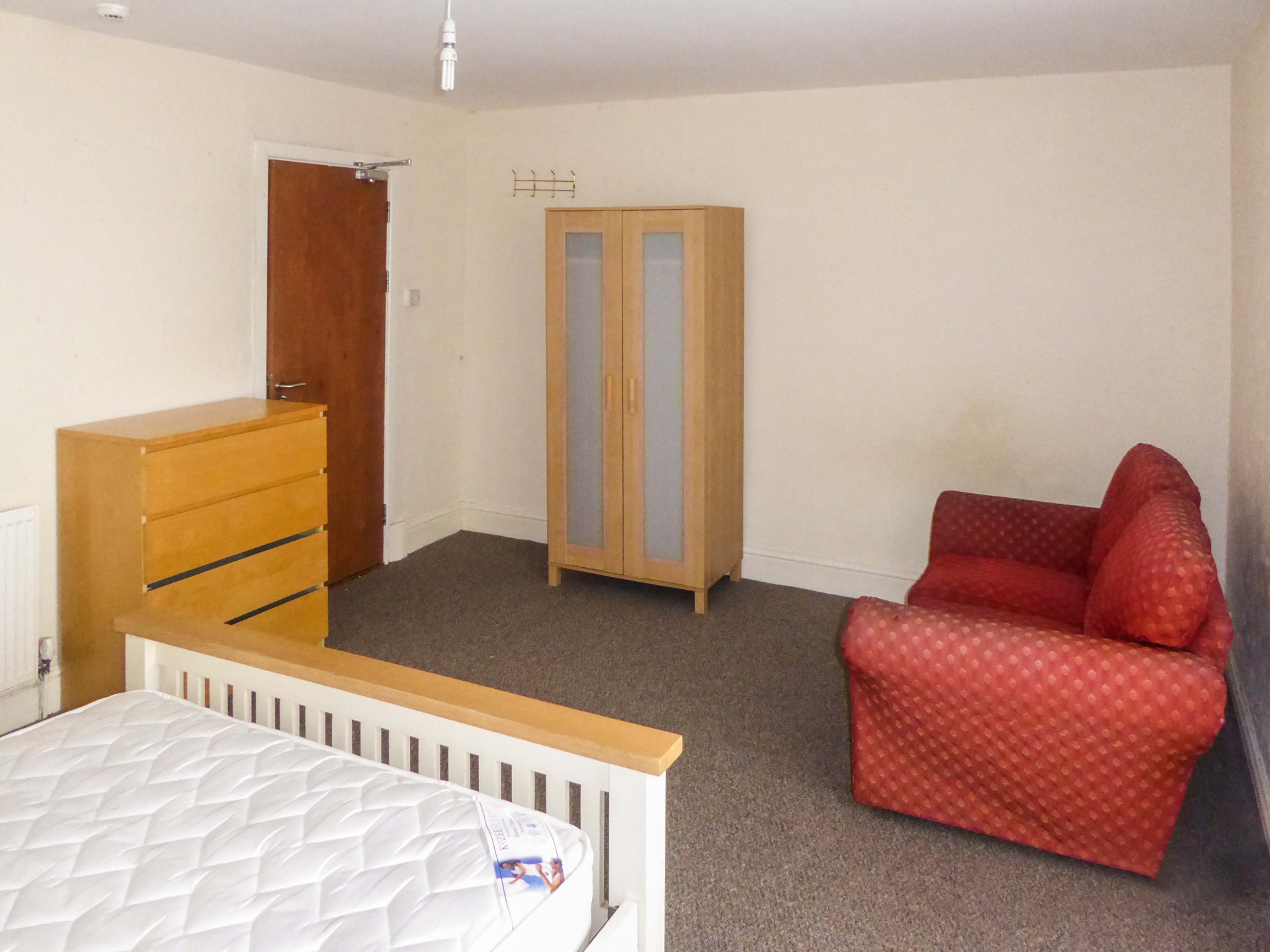 9 bed student house to rent on Oystermouth Road, Swansea, SA1 3UL ...