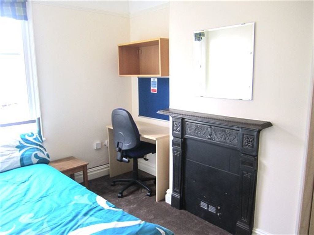 6 bed student house to rent on Feversham Crescent, York, YO31 8HQ ...