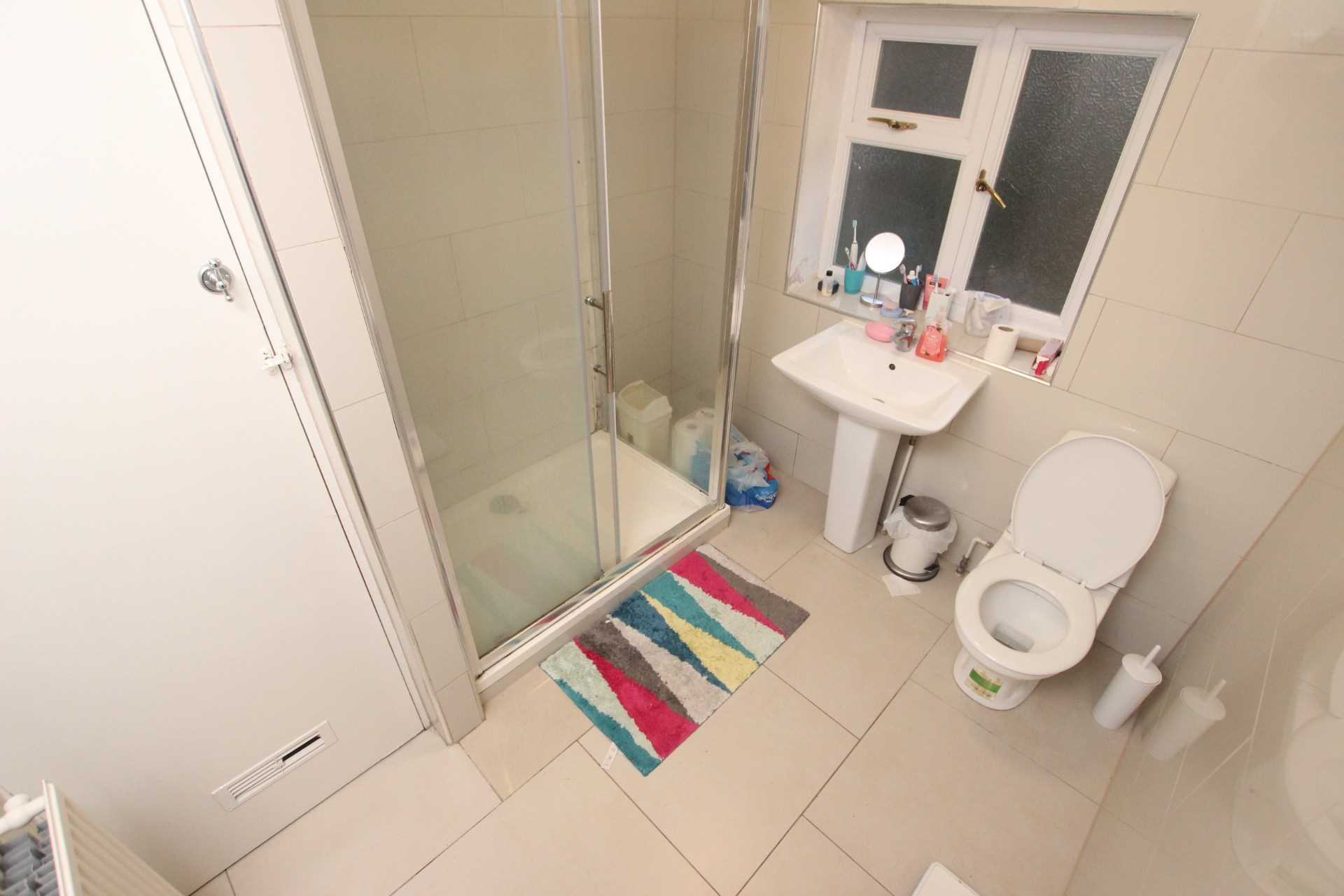 4 bed student house to rent on Weybrook Cresent, Reading, RG1 5RG ...