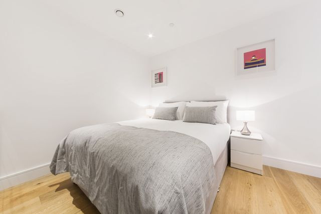 Student studio flat to rent on Skyline Apartments, London, SL1 1GF ...