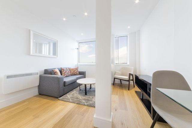 Student studio flat to rent on Skyline Apartments, London, SL1 1GF ...