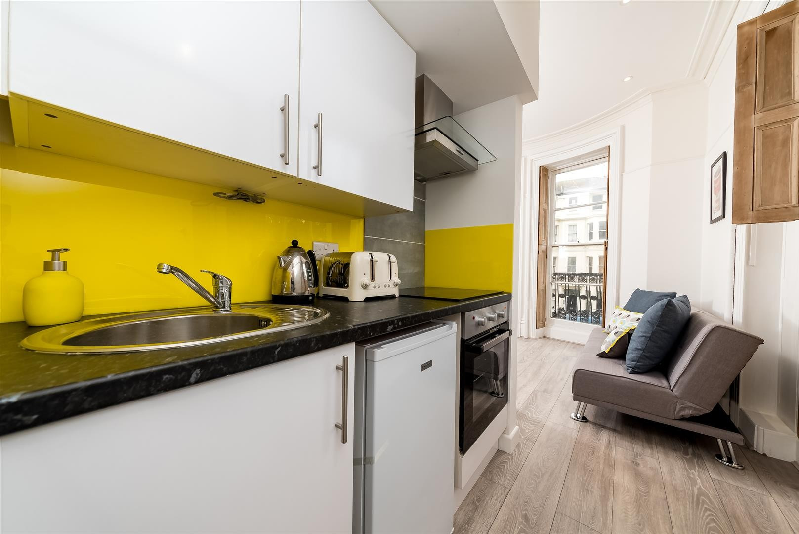 Student studio flat to rent on St James Street, Brighton, BN2 1PJ | StuRents