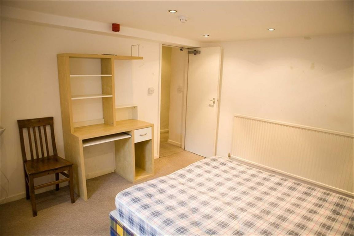 8 bed student house to rent on Denmark Road, Manchester, M15 6FG | StuRents