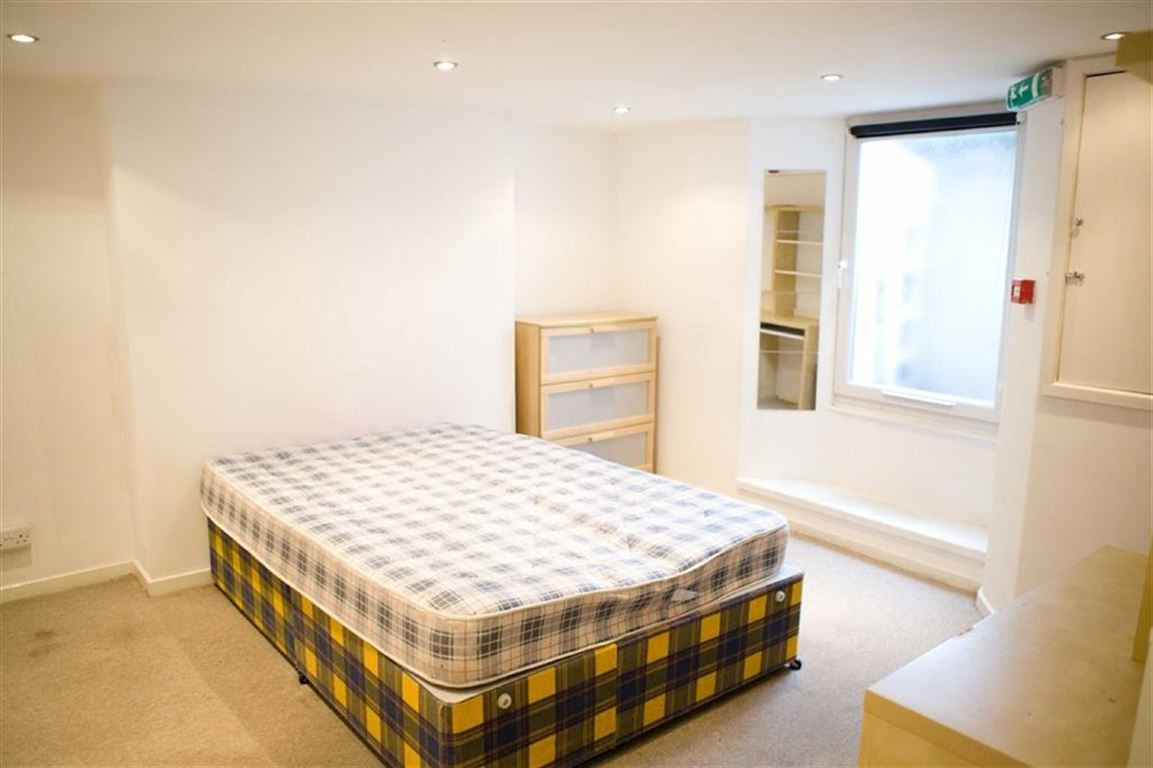 8 bed student house to rent on Denmark Road, Manchester, M15 6FG | StuRents