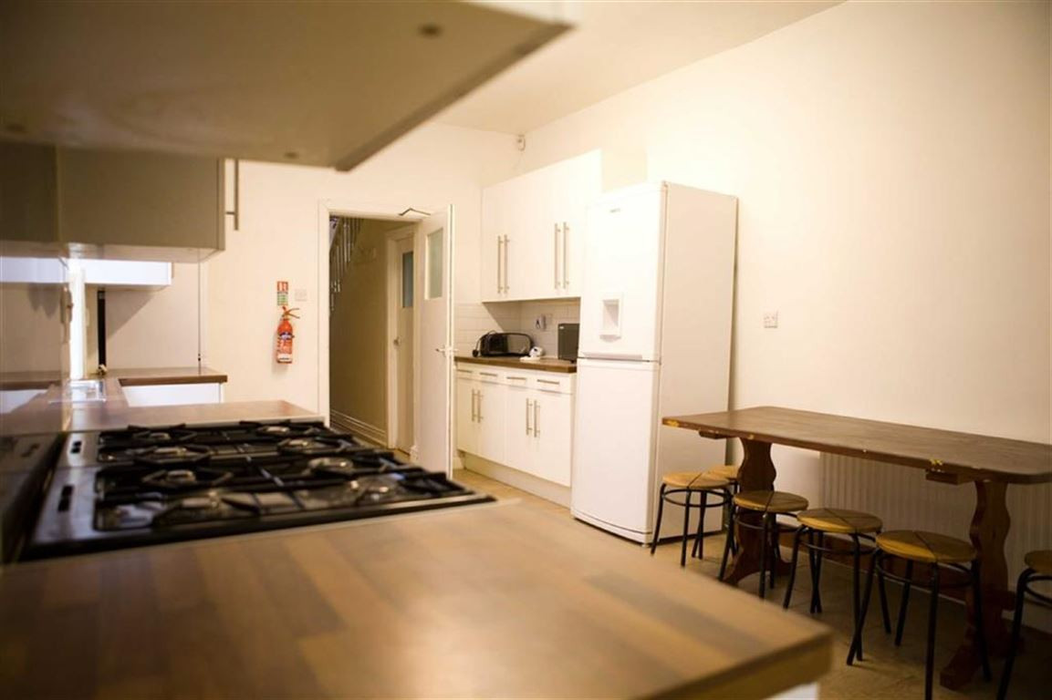 8 bed student house to rent on Denmark Road, Manchester, M15 6FG | StuRents