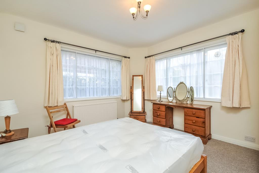 2 bed student house to rent on 24 Holyoake Walk, London, N2 0JX | StuRents