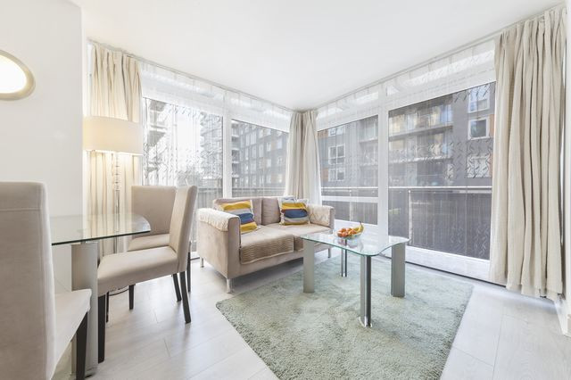 2 bed student house to rent on Moore House, London, E14 9LN | StuRents