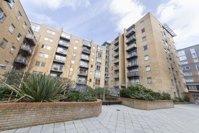 2 bed student house to rent on Moore House, London, E14 9LN | StuRents