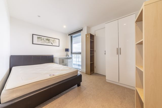 2 bed student house to rent on 10 Prebend Street, London, N1 8PT | StuRents