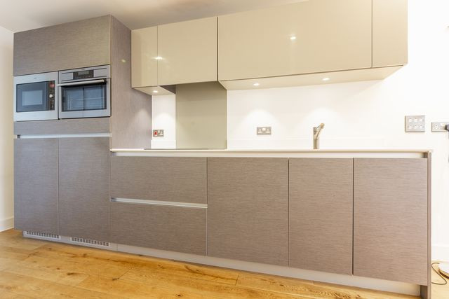 2 bed student house to rent on 10 Prebend Street, London, N1 8PT | StuRents