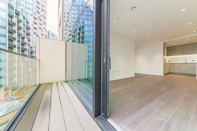 2 bed student house to rent on 10 Cutter Lane, London, SE10 0XX | StuRents