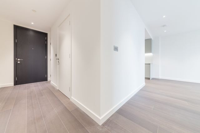 2 bed accommodation in London - 10 Cutter Lane - StuRents