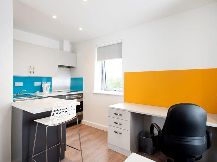 Studio student flat to rent on Moorside Road, Winchester, SO23 7RX ...