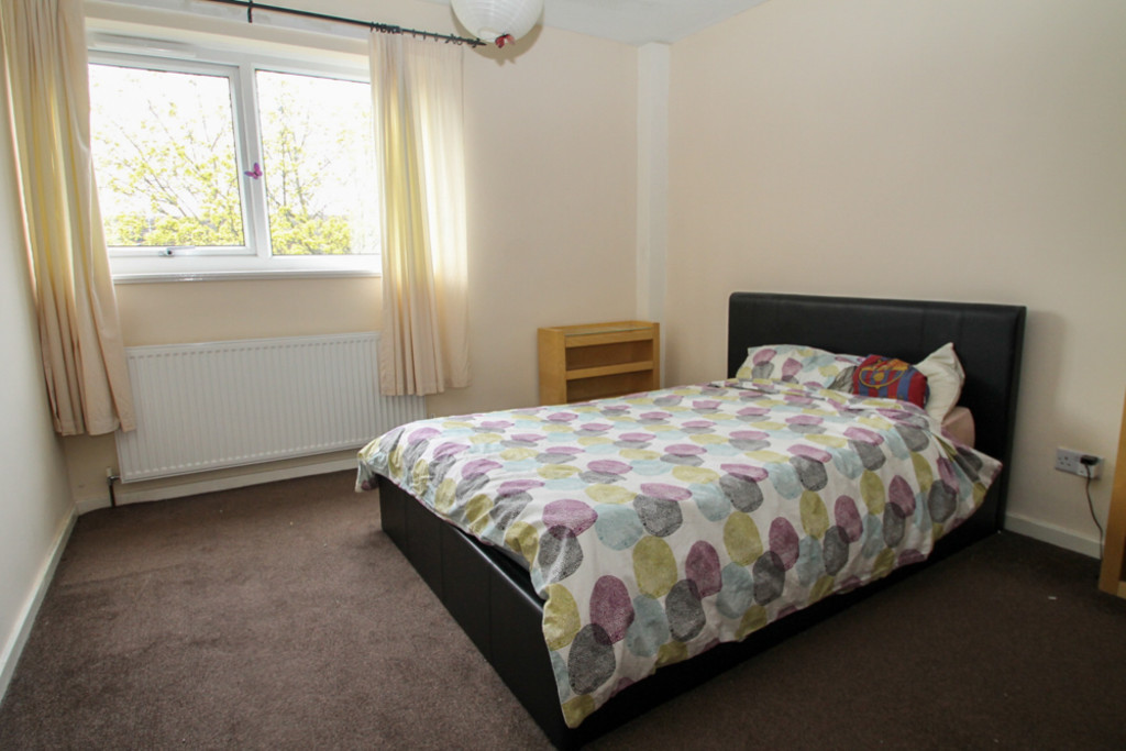 2 bed student house to rent on Rossefield Terrace, Leeds, LS13 3SE ...