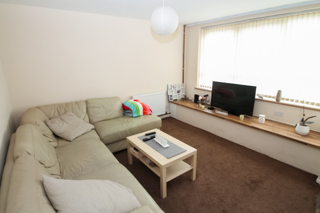 2 bed student house to rent on Rossefield Terrace, Leeds, LS13 3SE ...