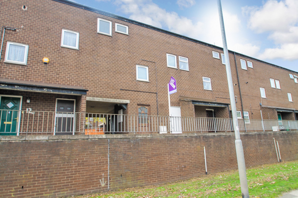 2 bed student house to rent on Rossefield Terrace, Leeds, LS13 3SE ...