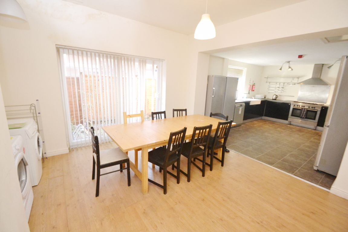 7 bed student house to rent on Whitby Avenue, Manchester, M14 6QJ ...