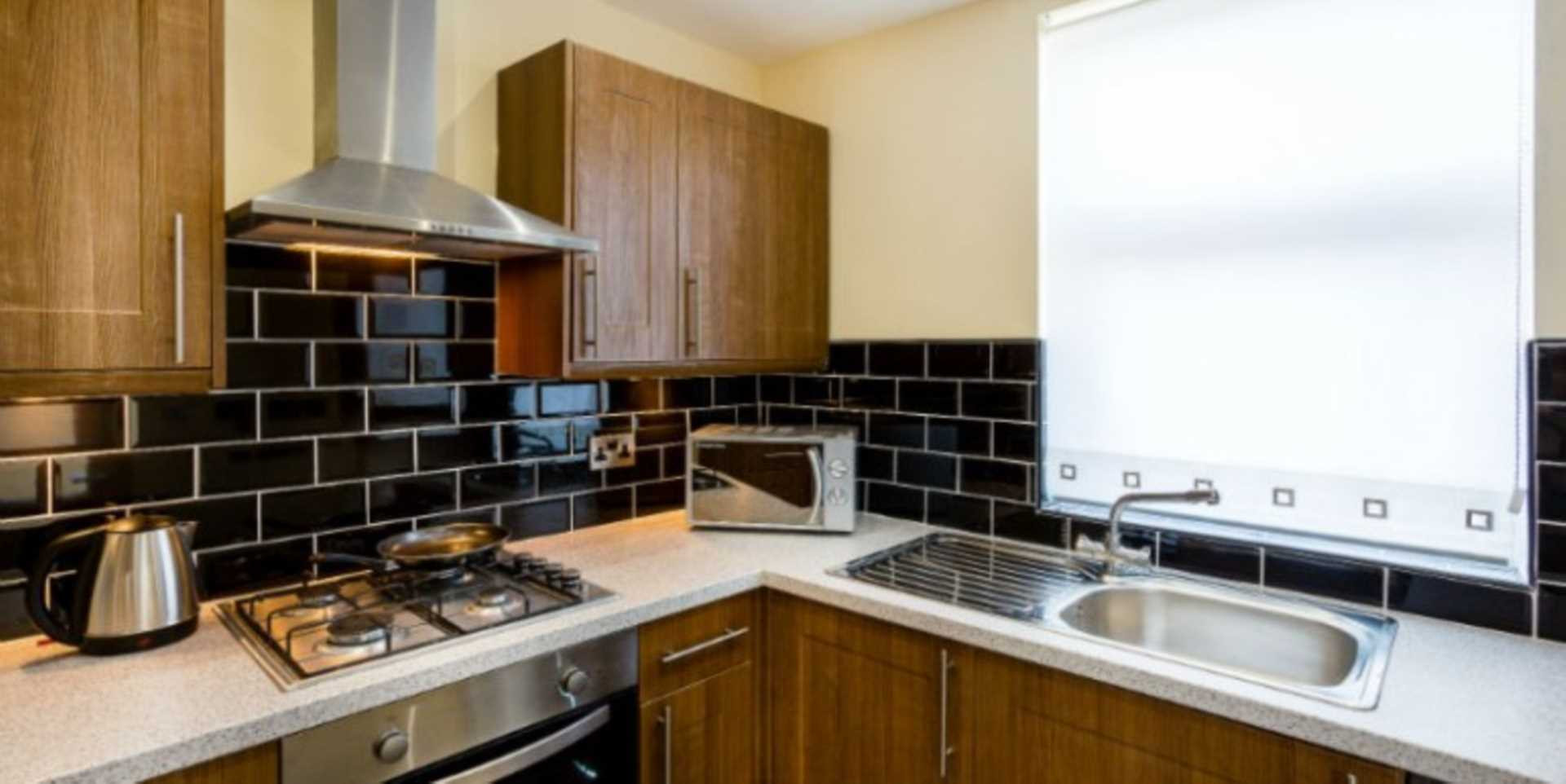 4 bed student house to rent on Fitzwarren Street, Salford, M6 5RS ...