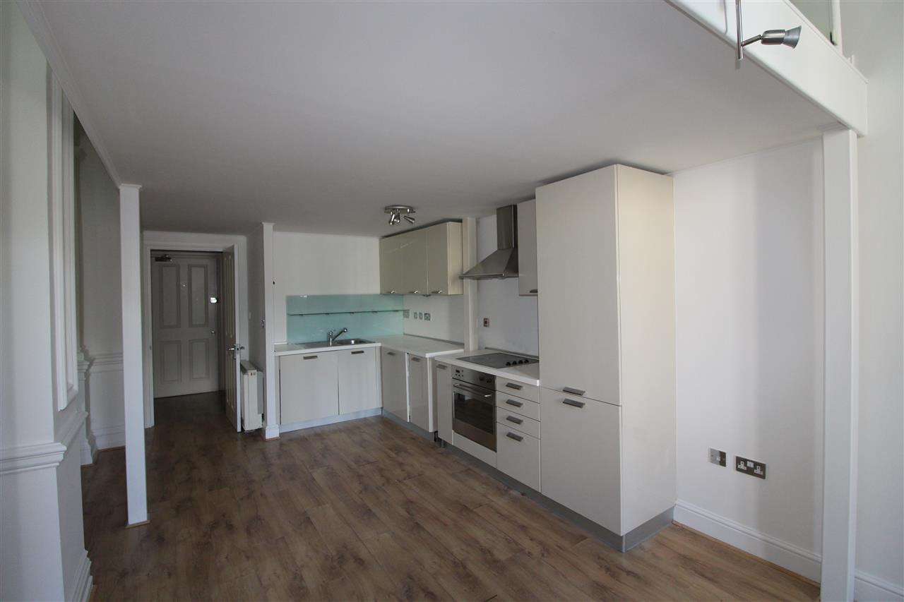 Student studio flat to rent on F12,Imperial Apartments, Southampton ...