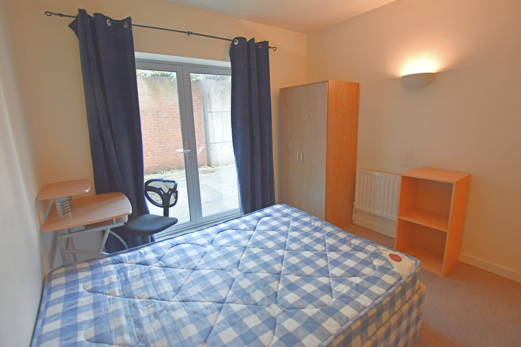 2 bed student house to rent on Portland Square, Nottingham, NG7 4HS ...