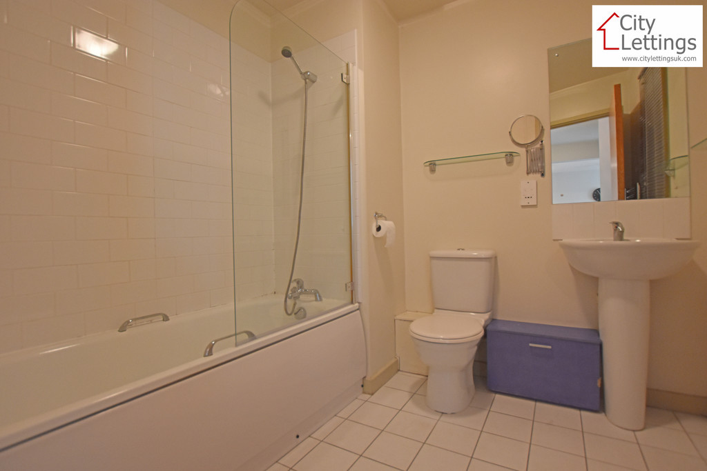 2 bed student house to rent on Portland Square, Nottingham, NG7 4HR ...