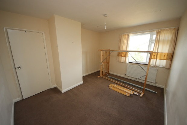 3 bed student house to rent on Guildford Park Avenue, Guildford ...