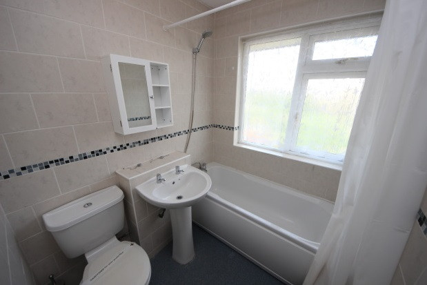 3 bed student house to rent on Guildford Park Avenue, Guildford ...