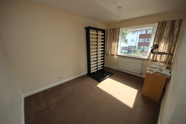 3 bed student house to rent on Guildford Park Avenue, Guildford ...