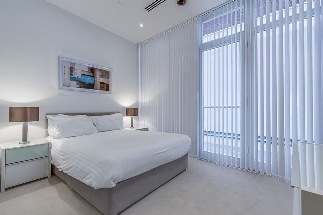 Student studio flat to rent on 10 St Mary At Hill, London, EC3R 8EE ...