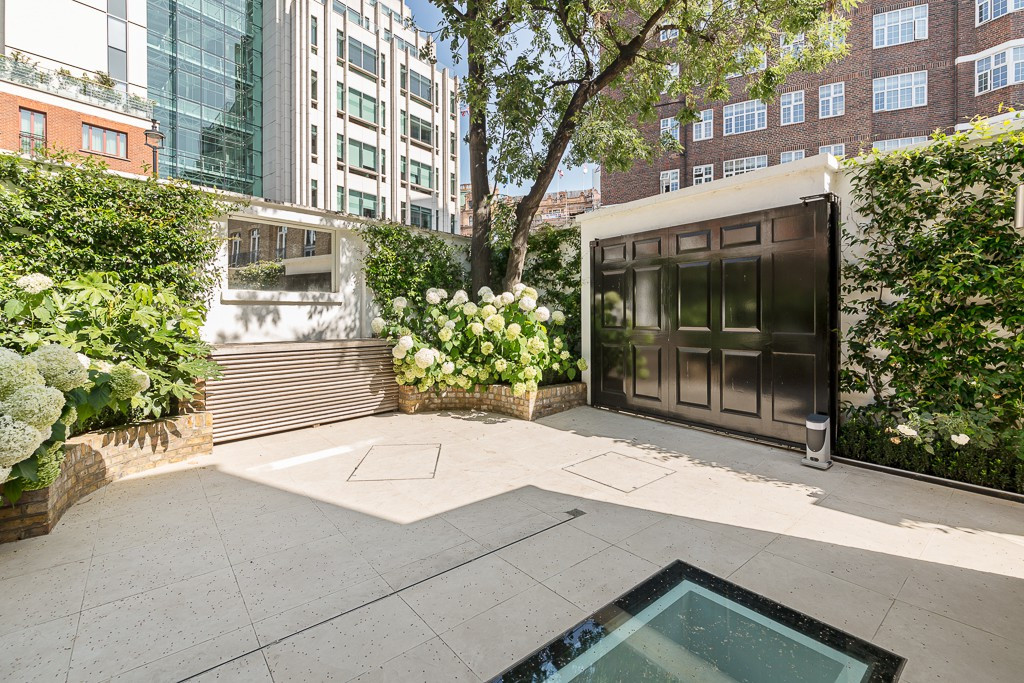 3 bed student house to rent on Trevor Square, London, SW71DT | StuRents