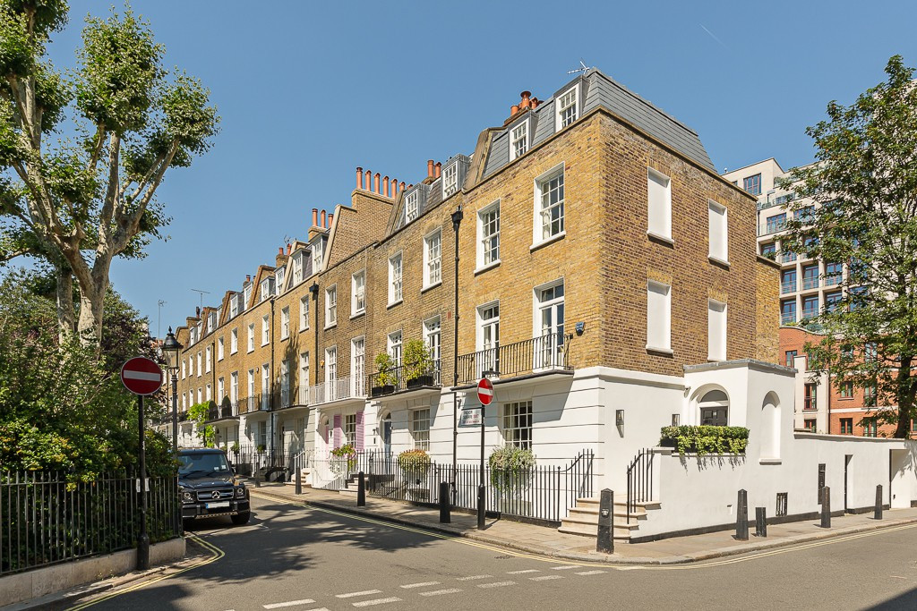 3 bed student house to rent on Trevor Square, London, SW71DT | StuRents