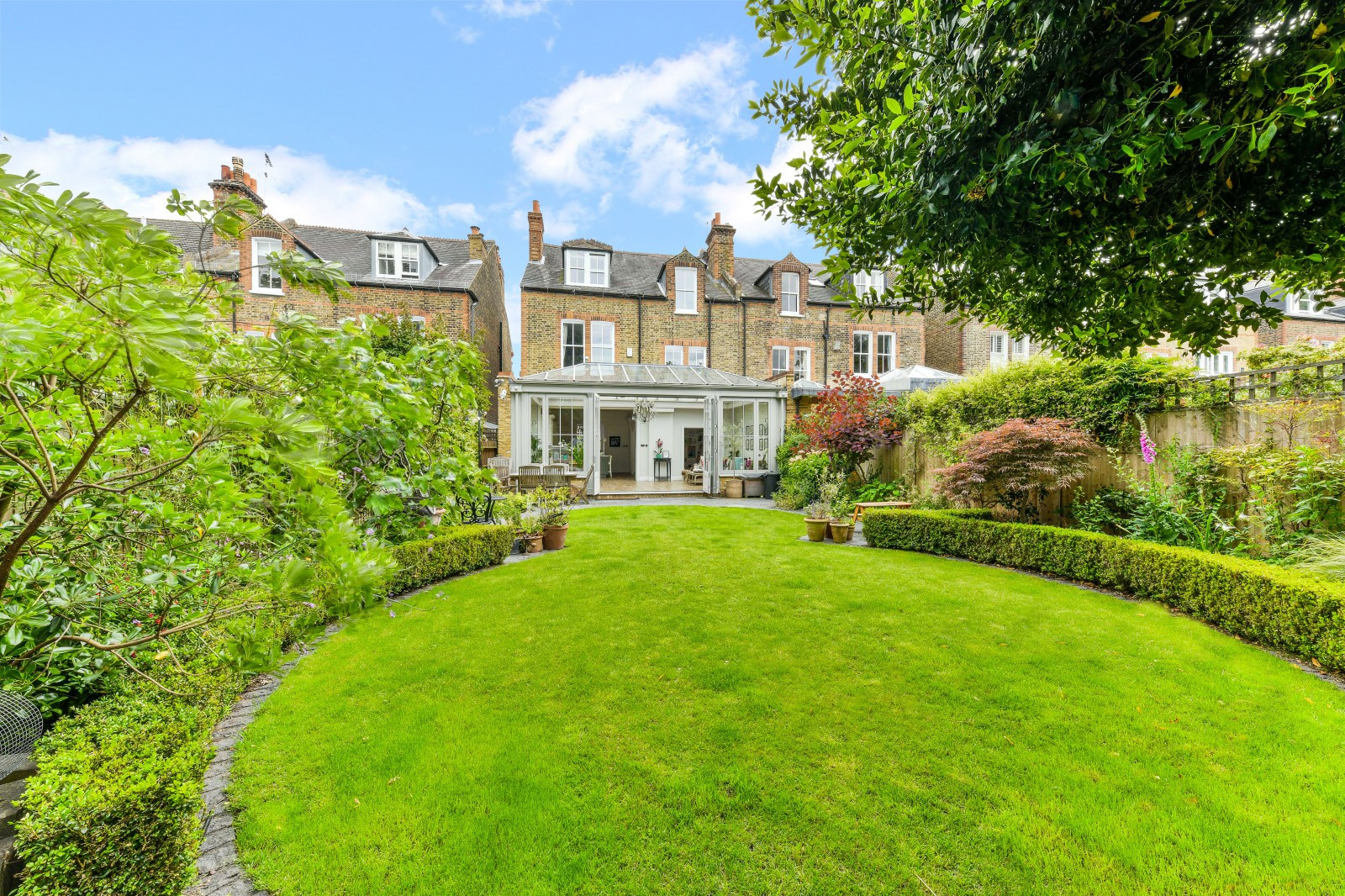 5 bed student house to rent on Routh Road, London, SW183SW | StuRents