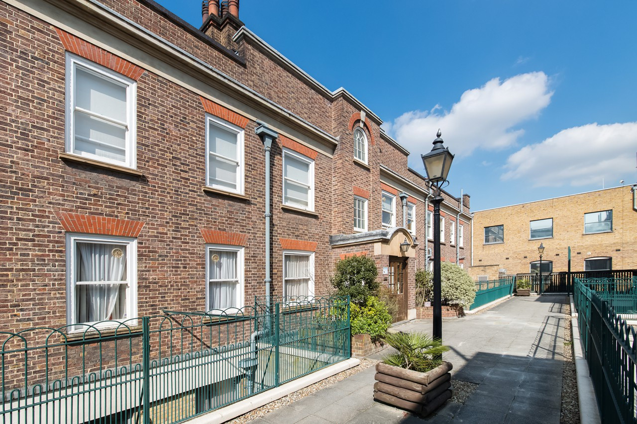 Student studio flat to rent on Chester House, London, SW1W9NF | StuRents