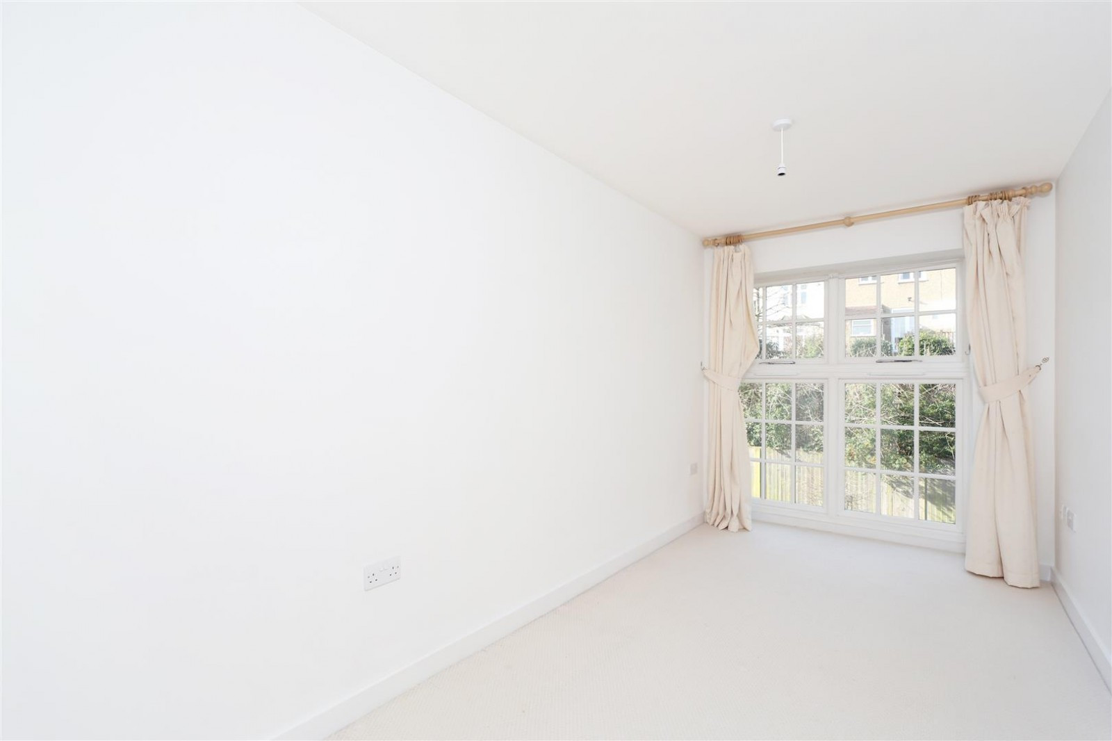 3 bed student house to rent on Arcadian Place, London, SW185JF | StuRents