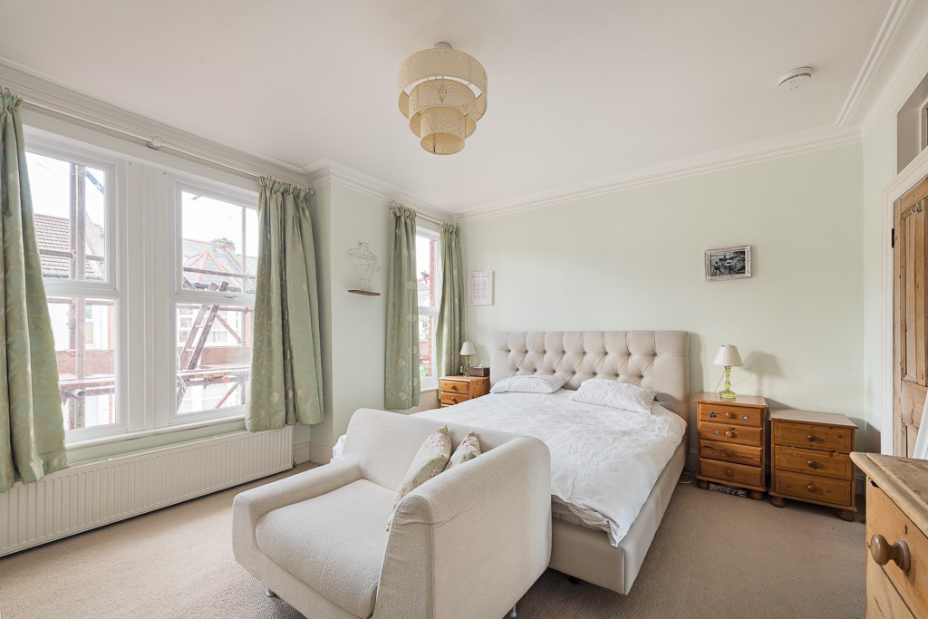 5 bed student house to rent on Glengall Road, London, NW67HG | StuRents
