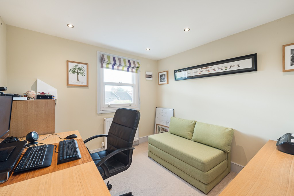 5 bed student house to rent on Glengall Road, London, NW67HG | StuRents