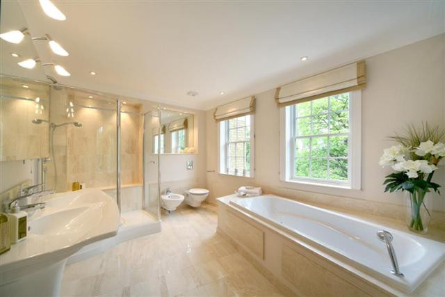 8 bed student house to rent on Titlarks Hill, Sunningdale, SL50JD ...