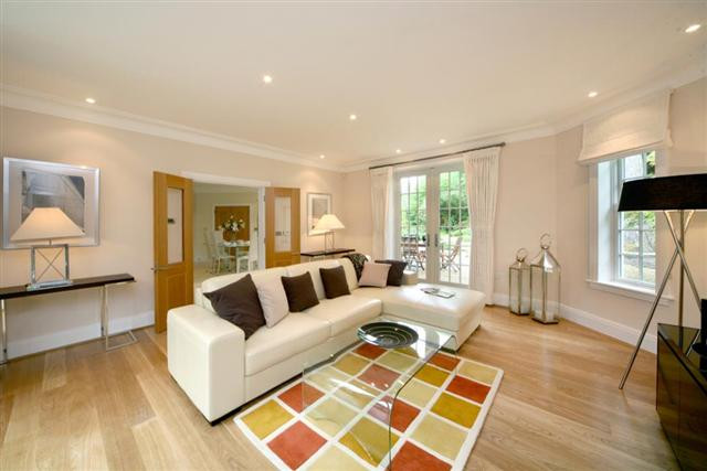 8 bed student house to rent on Titlarks Hill, Sunningdale, SL50JD ...