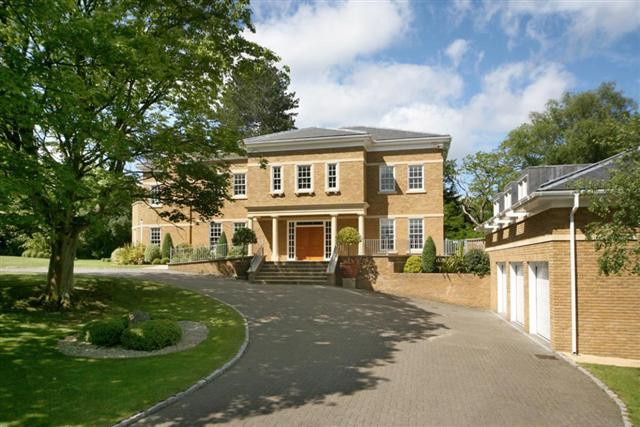 8 bed student house to rent on Titlarks Hill, Sunningdale, SL50JD ...