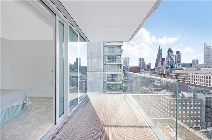 3 bed student house to rent on Satin House, London, E18PW | StuRents