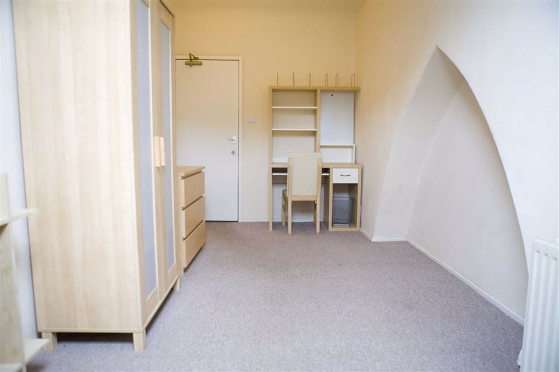8 bed student house to rent on Denmark Road, Manchester, M15 6FG | StuRents