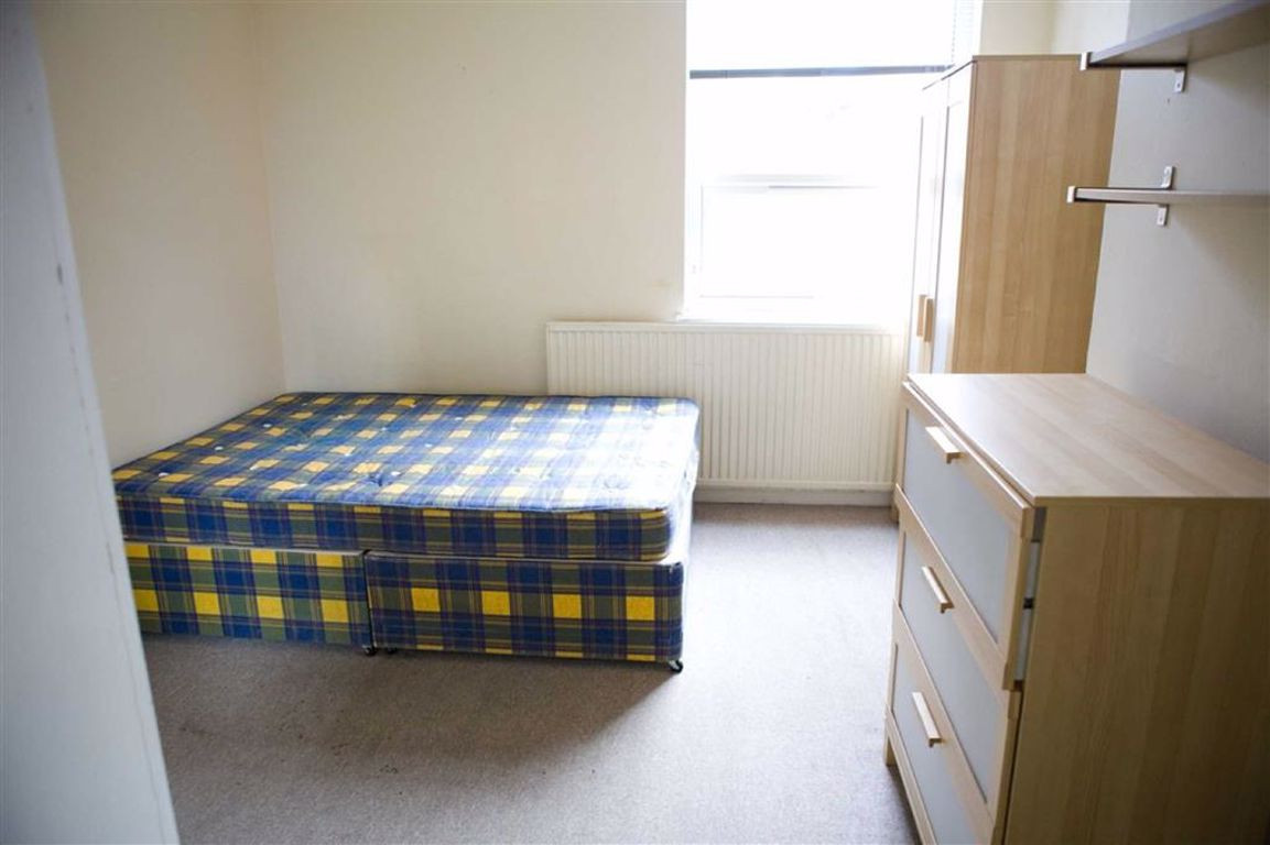 8 bed student house to rent on Denmark Road, Manchester, M15 6FG | StuRents