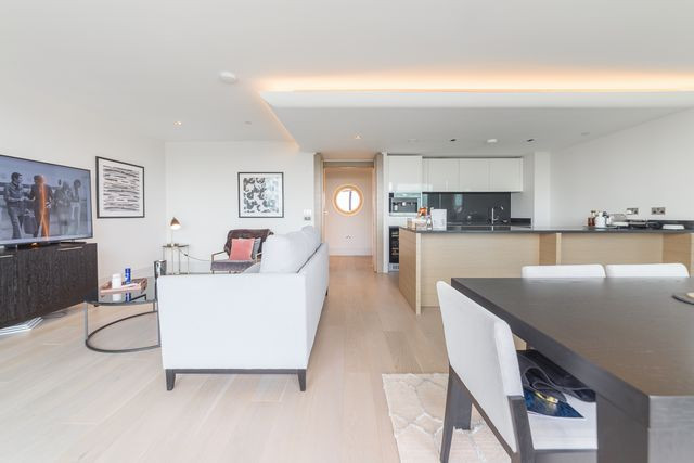 2 bed student house to rent on Merano Residences, London, SE1 7GS ...