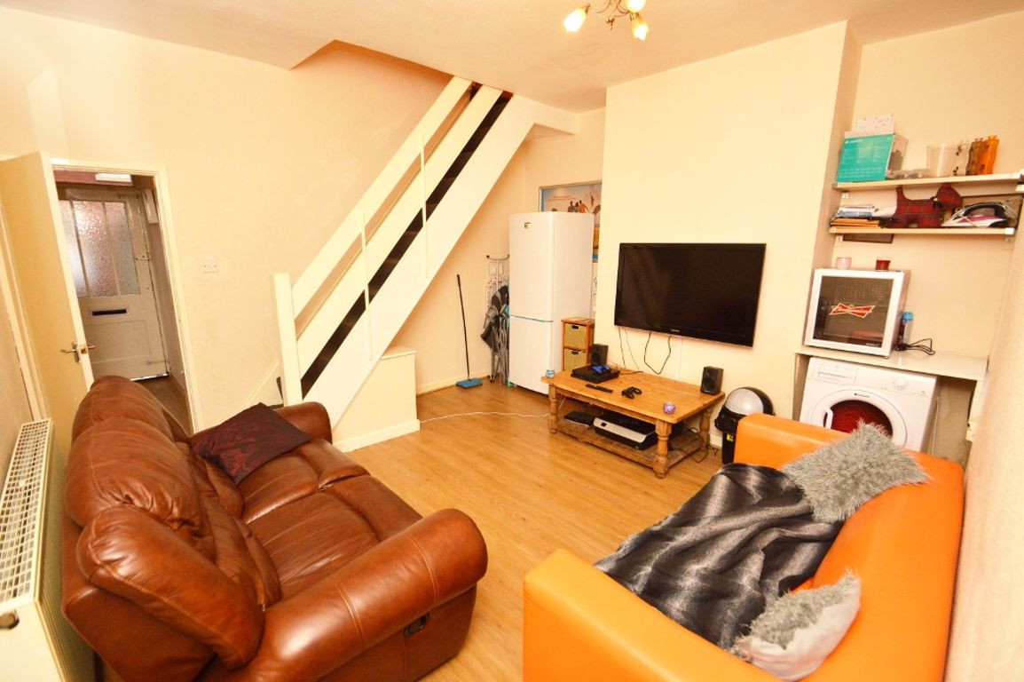 4 bed student house to rent on Kathleen Grove, Manchester, M14 5GY ...