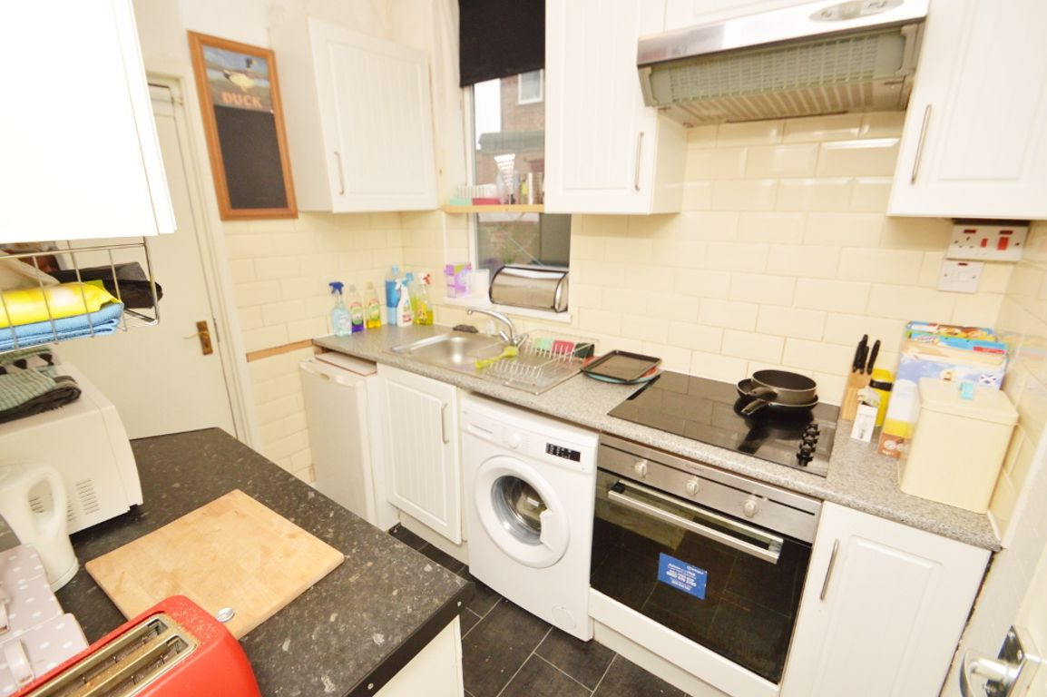 4 bed student house to rent on Kathleen Grove, Manchester, M14 5GY ...