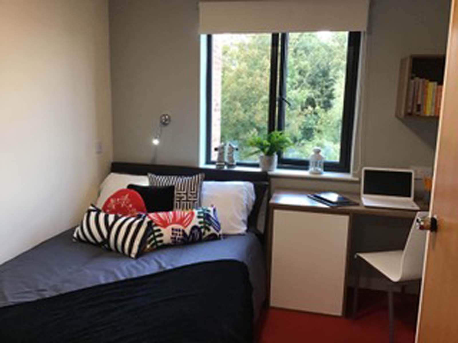 Deluxe En-Suite Kentish House student 6 bed flat to rent on Parham Road ...