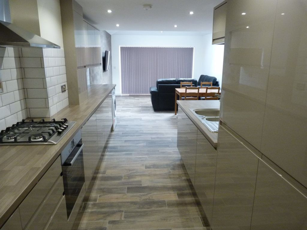 8 bed student house to rent on Maindy Road, Cardiff, CF24 4HQ | StuRents