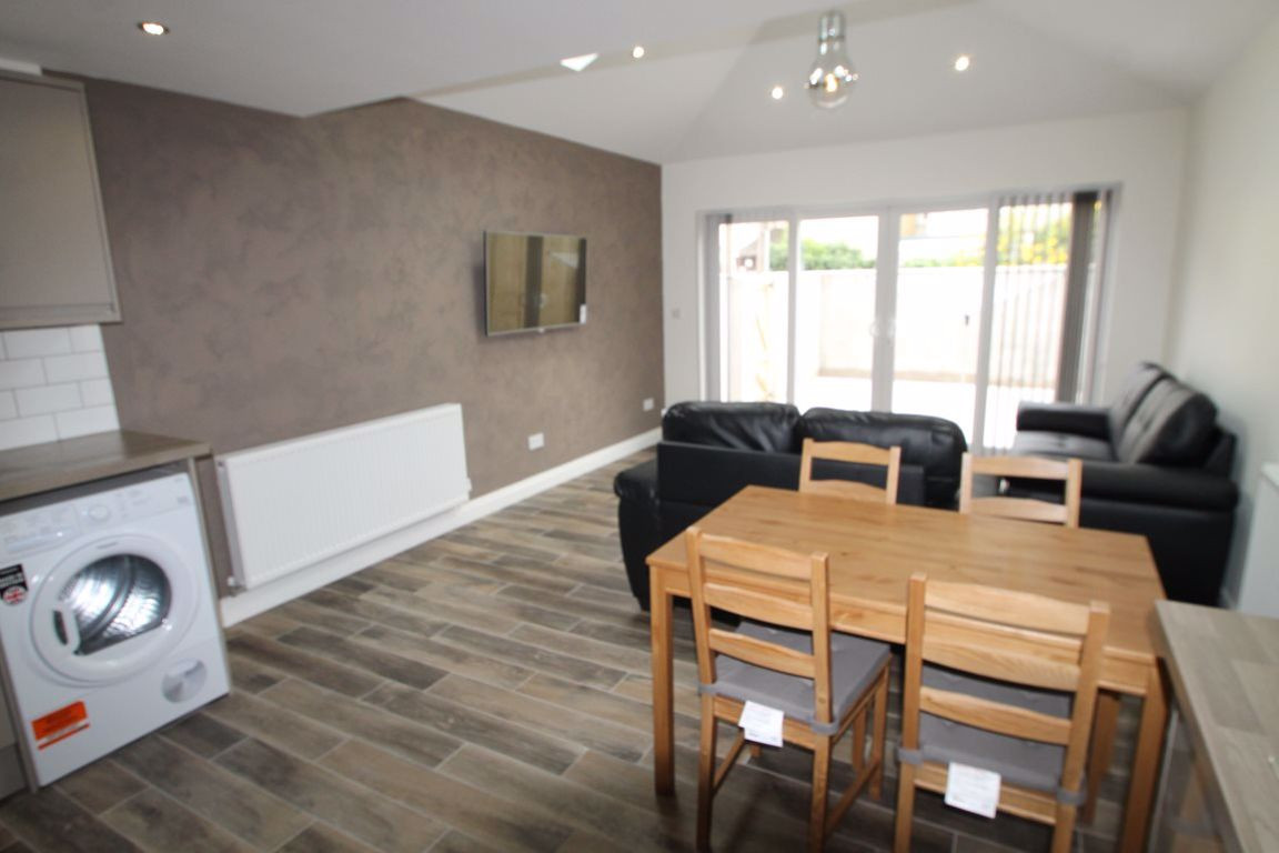 8 bed student house to rent on Maindy Road, Cardiff, CF24 4HQ | StuRents