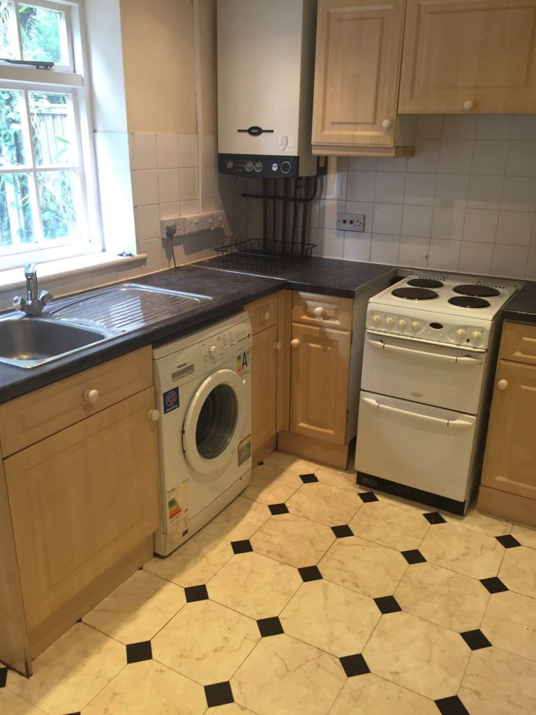4 bed student house to rent on Clinton Court, Nottingham, NG1 4DS ...