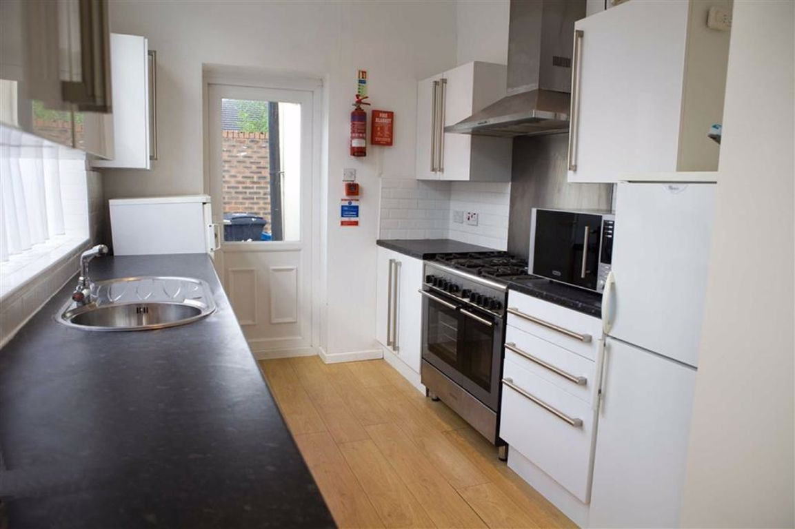 6 bed student house to rent on Denmark Road, Manchester, M15 6FG | StuRents
